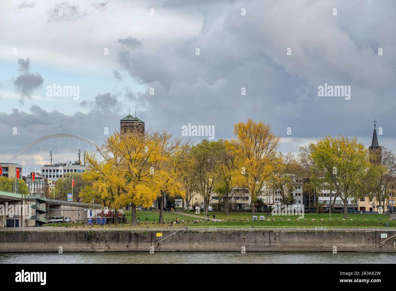 Cologne deutz Banque de photographies et d’images à haute résolution ...