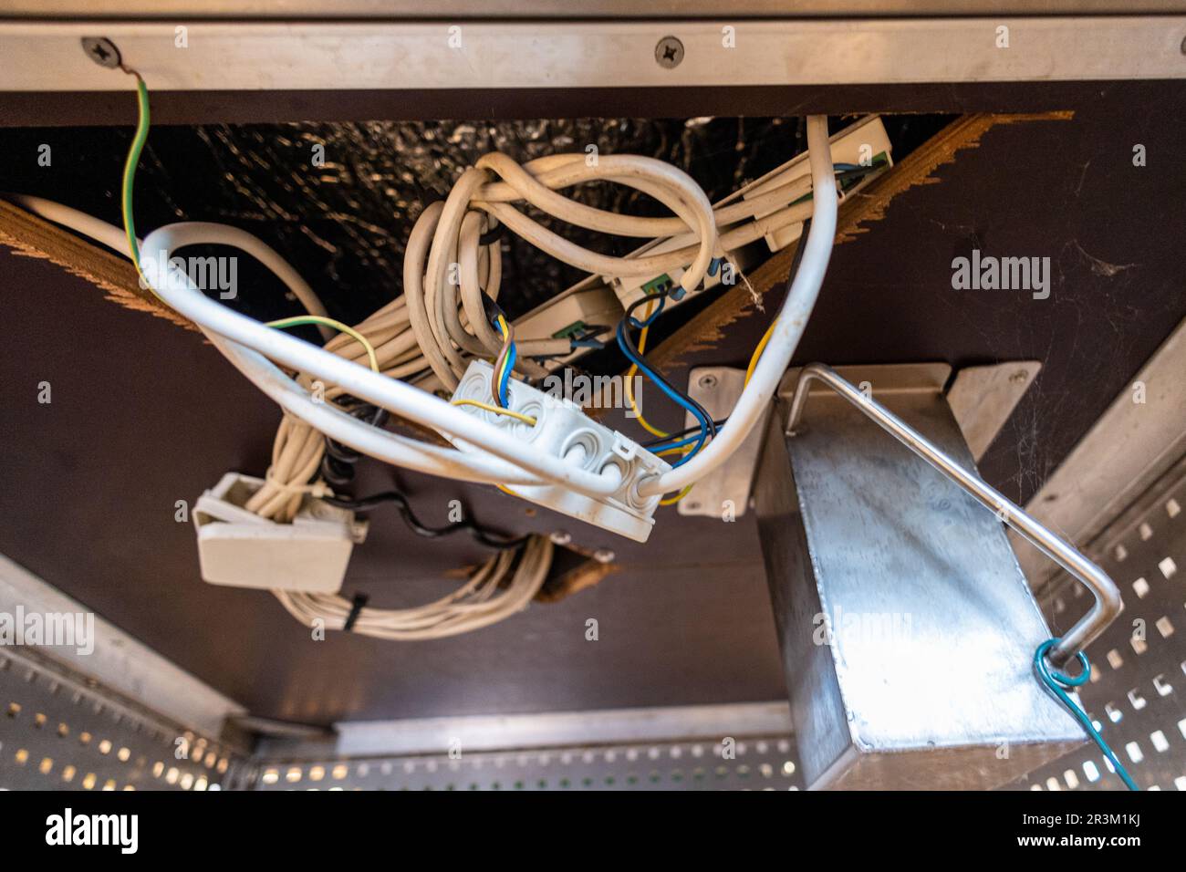 Équipement électrique défectueux risque d'accident choc électrique ...