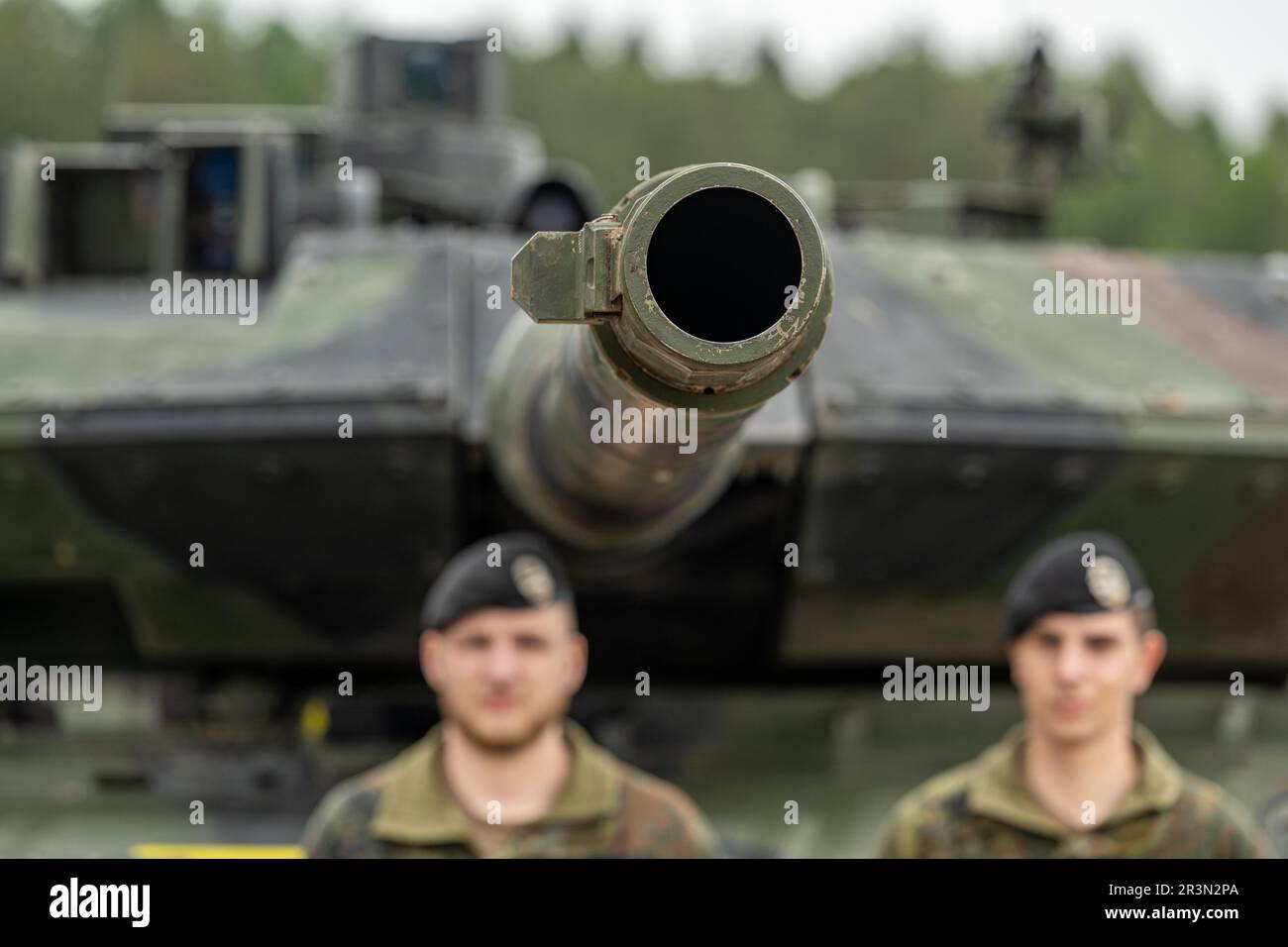 Leopard 2 a6 main battle tank Banque de photographies et d’images à ...