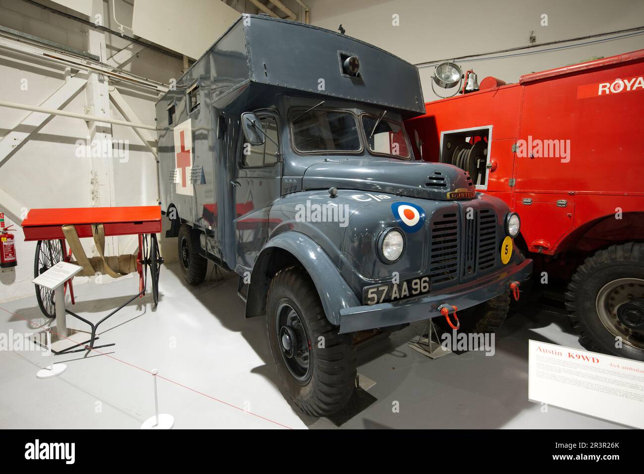 Military vehicle wwii ambulance Banque de photographies et d’images à ...