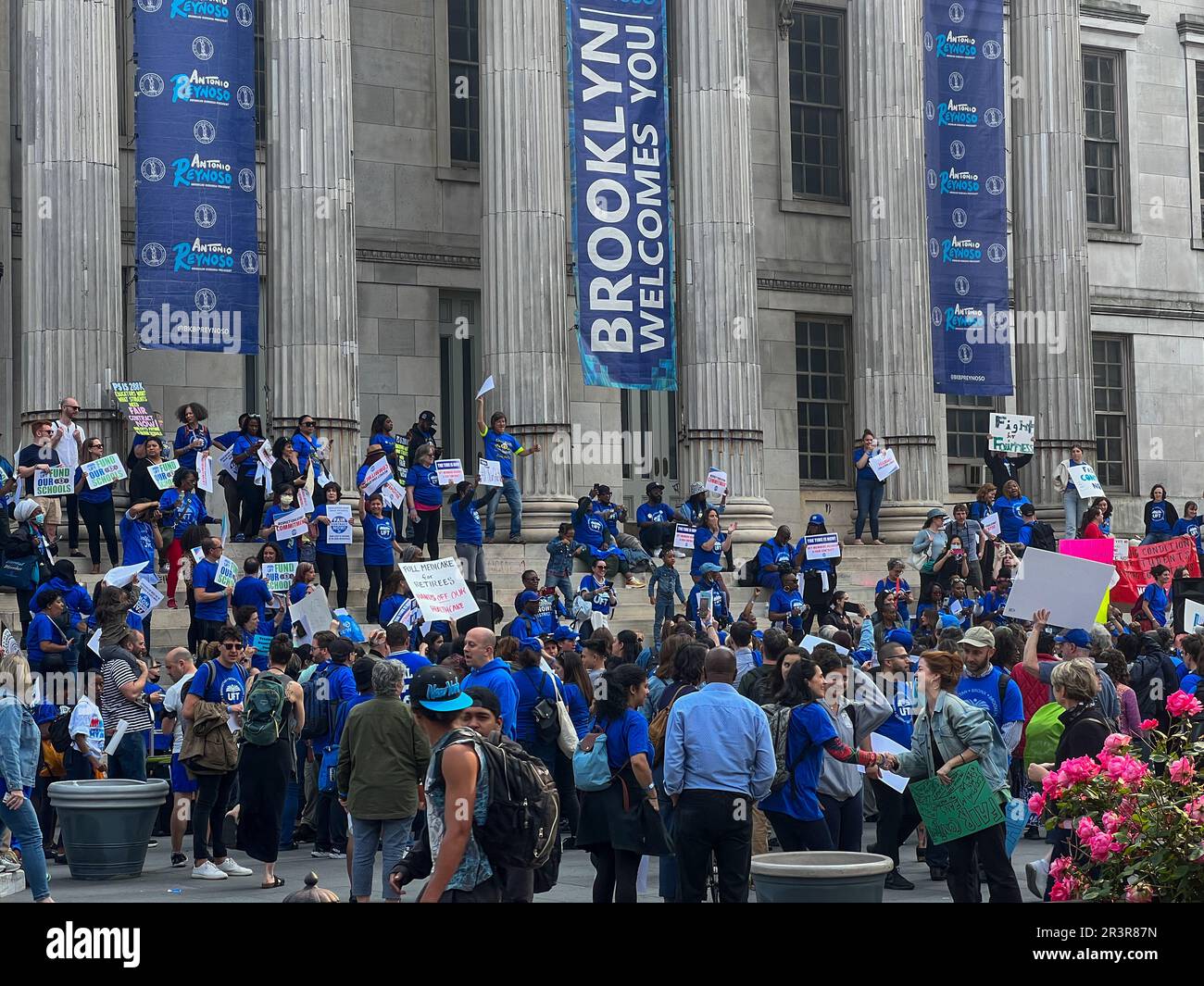 New York, États-Unis. 24th mai 2023. Des centaines de membres de la ...