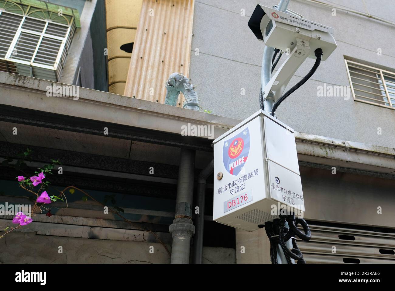 Une caméra de surveillance du service de police de Taipei montée sur un ...