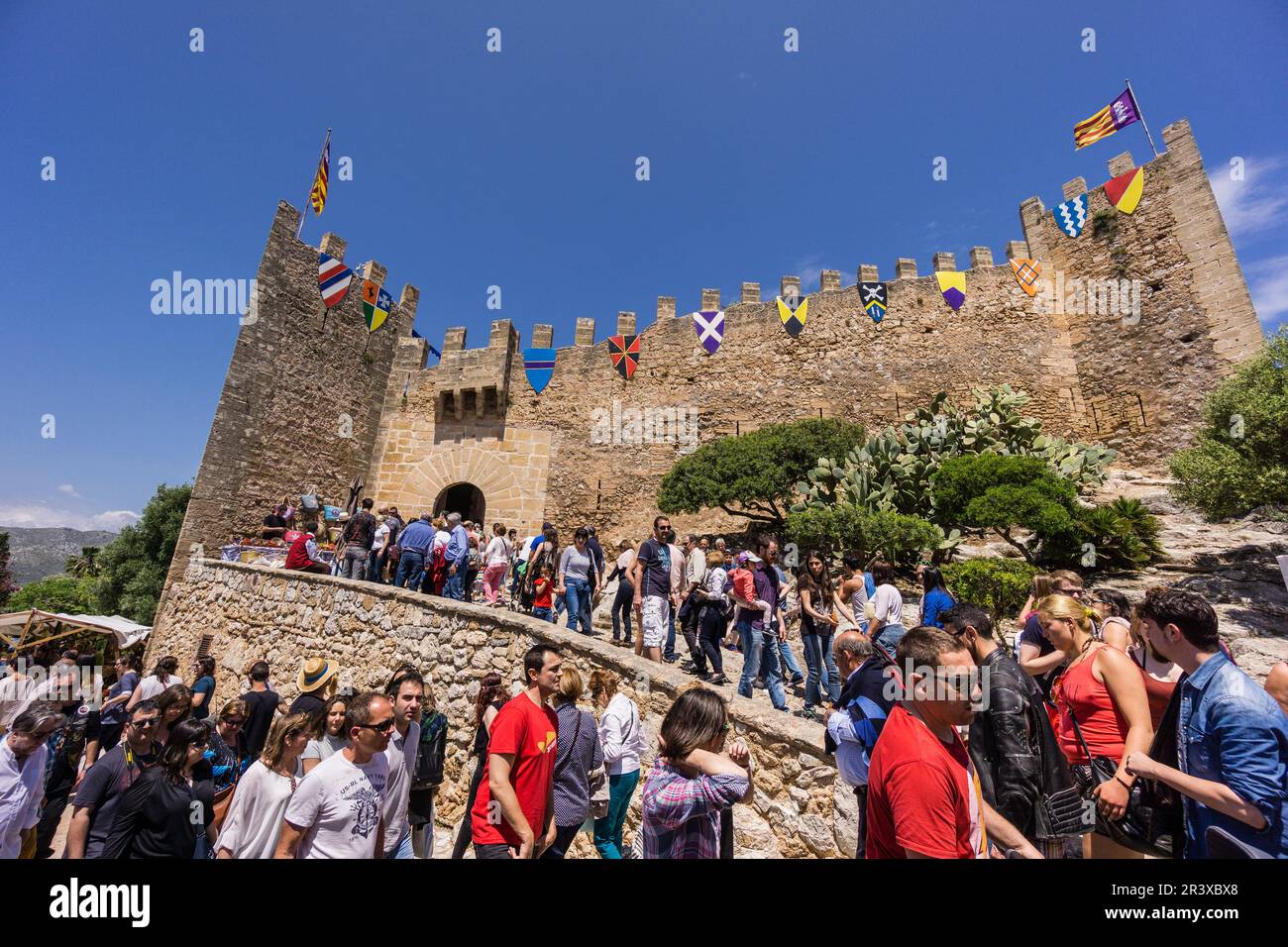 Foire Médiévale Capdepera Mercat, Cité Médiévale, un grand nombre de ...