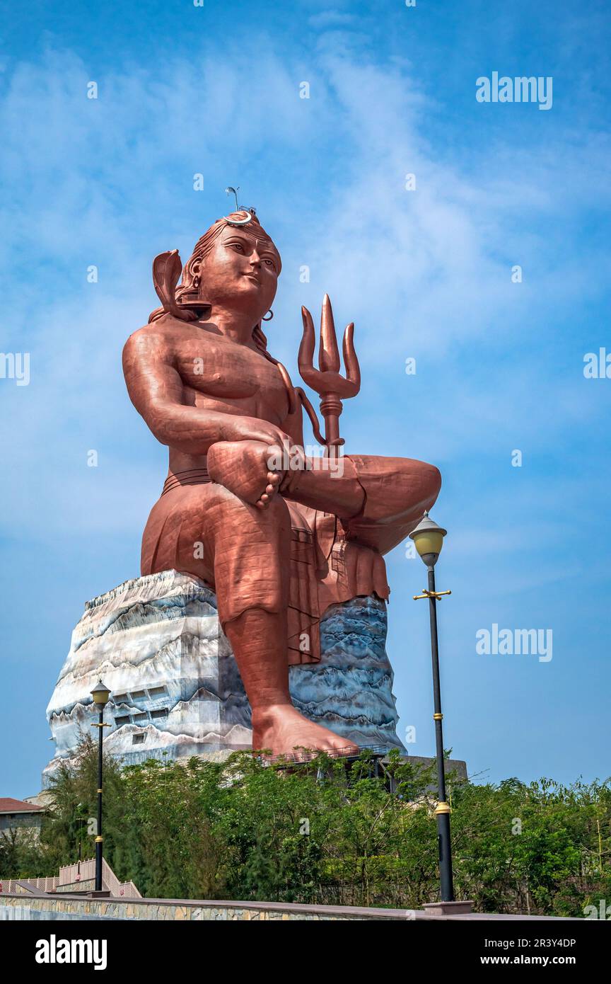 La statue de la croyance est une statue du Dieu hindou Shiva construite ...