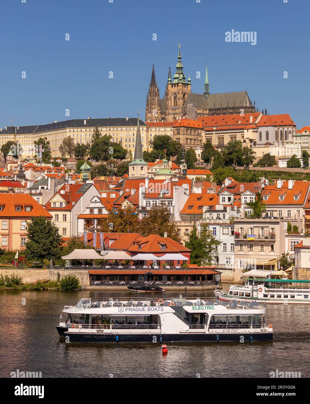 PRAGUE, RÉPUBLIQUE TCHÈQUE, EUROPE - vue sur Prague avec le château de ...
