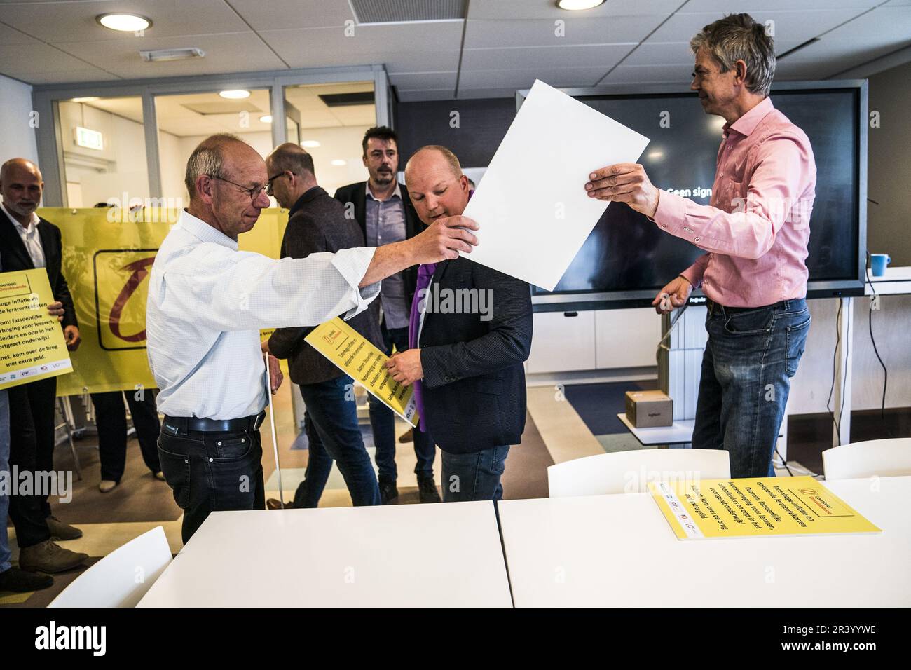 GRONINGEN - pays-Bas, 25/05/2023, les syndicats de l'éducation, y ...