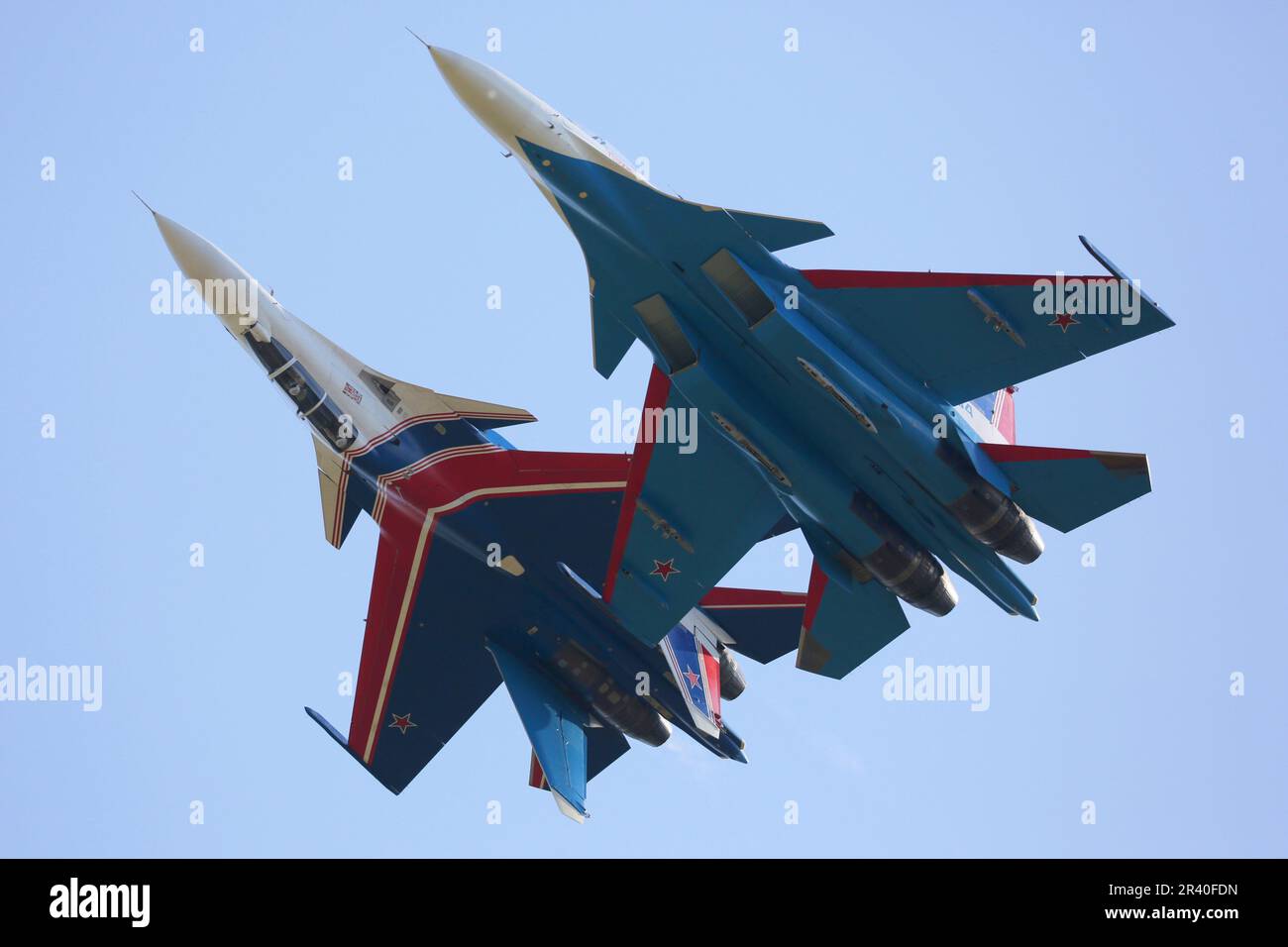 Avions de chasse SU-30SM de l'équipe russe des Chevaliers de l'Armée de l'Air russe Photo Stock ...