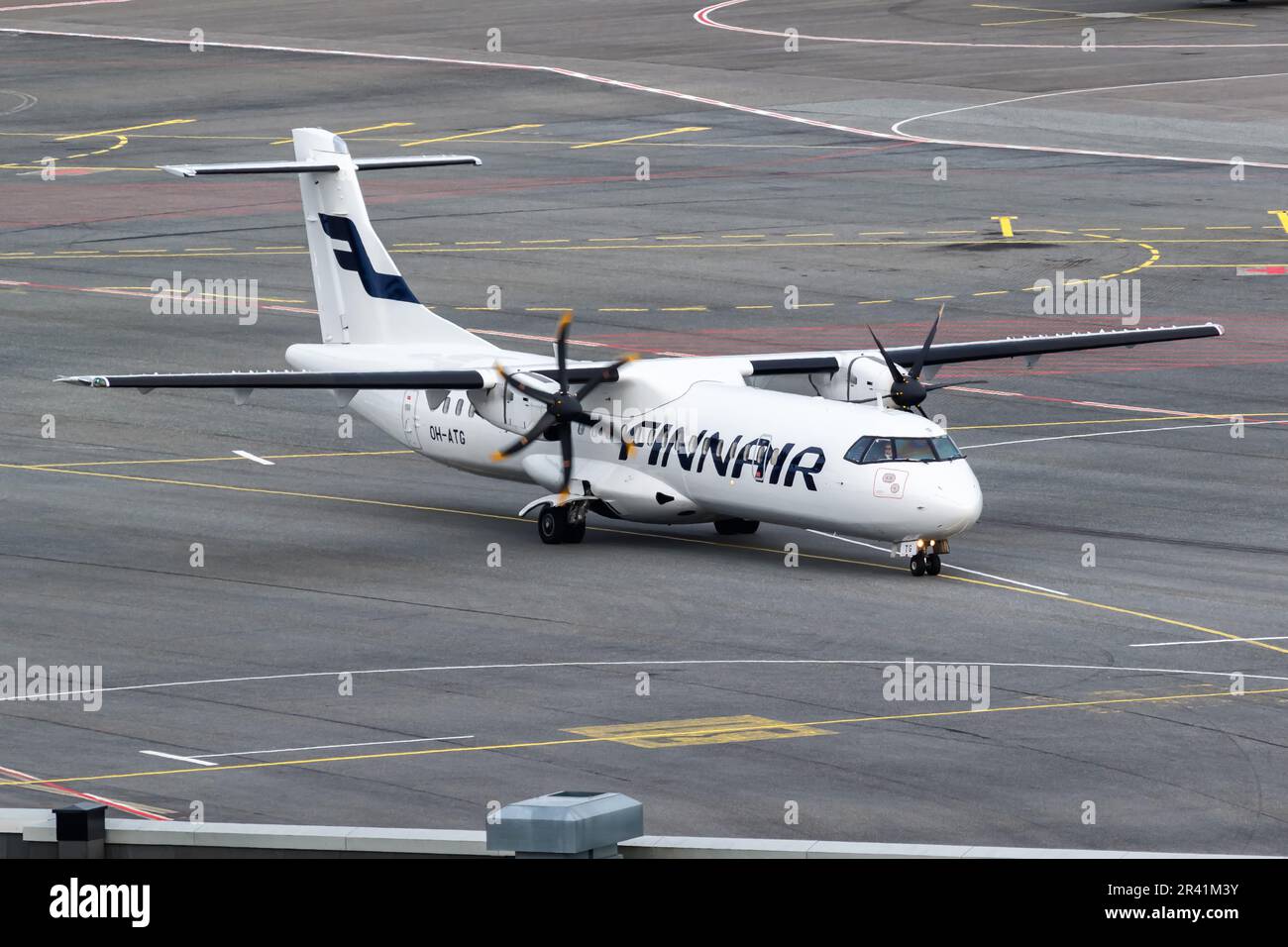 Avions font atr 72 500 Banque de photographies et d’images à haute ...