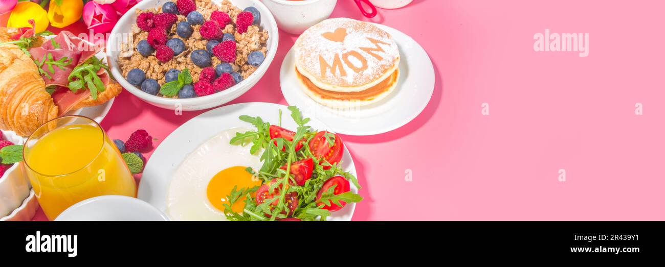 Concept d'invitation au restaurant brunch de la fête des mères. Menu de ...