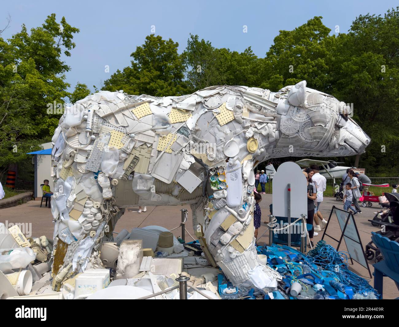 Une statue à l'image d'un ours polaire dans le zoo de Toronto. Les ...