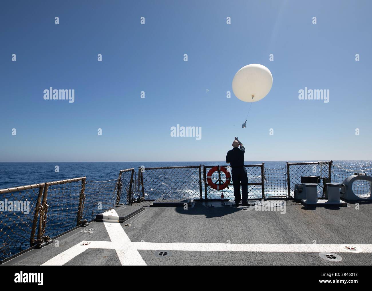 230325-N-DE439-1112 OCÉAN ATLANTIQUE (25 mars 2023) contrôleur de feu ...