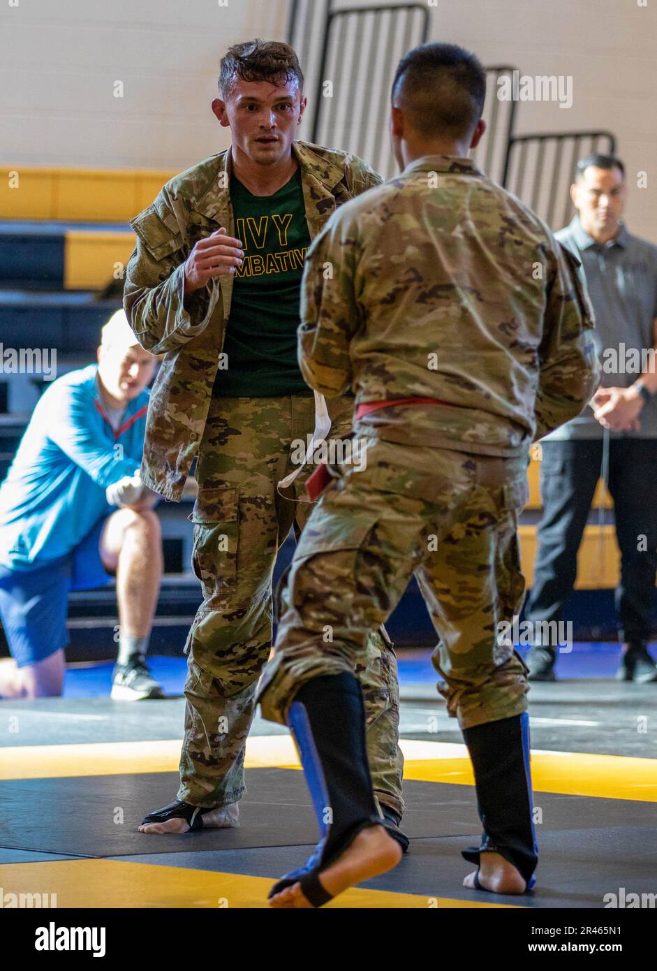 Sgt. 1st classe Jacob Groves, un soldat de l’équipe Combatifs de la ...