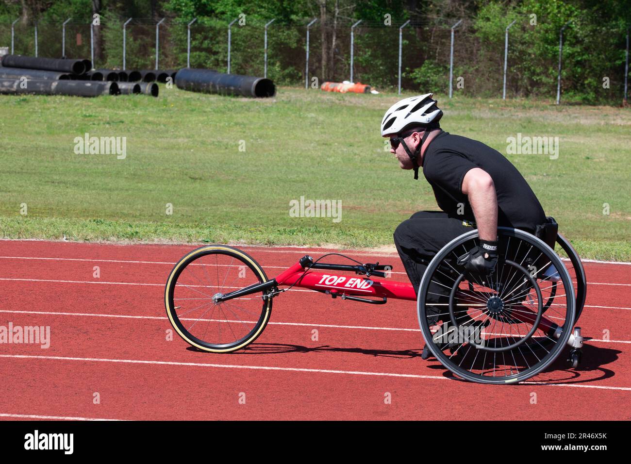 ÉTATS-UNIS L'armée SPC. Chad Krantz pratiquant des courses de piste et ...