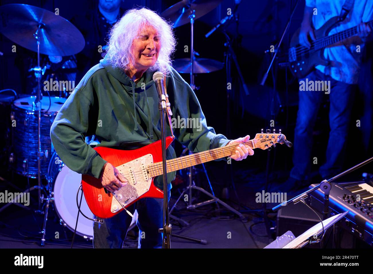 Le légendaire guitariste de country rock Albert Lee se produit au studio Acapela à Pentyrch ...