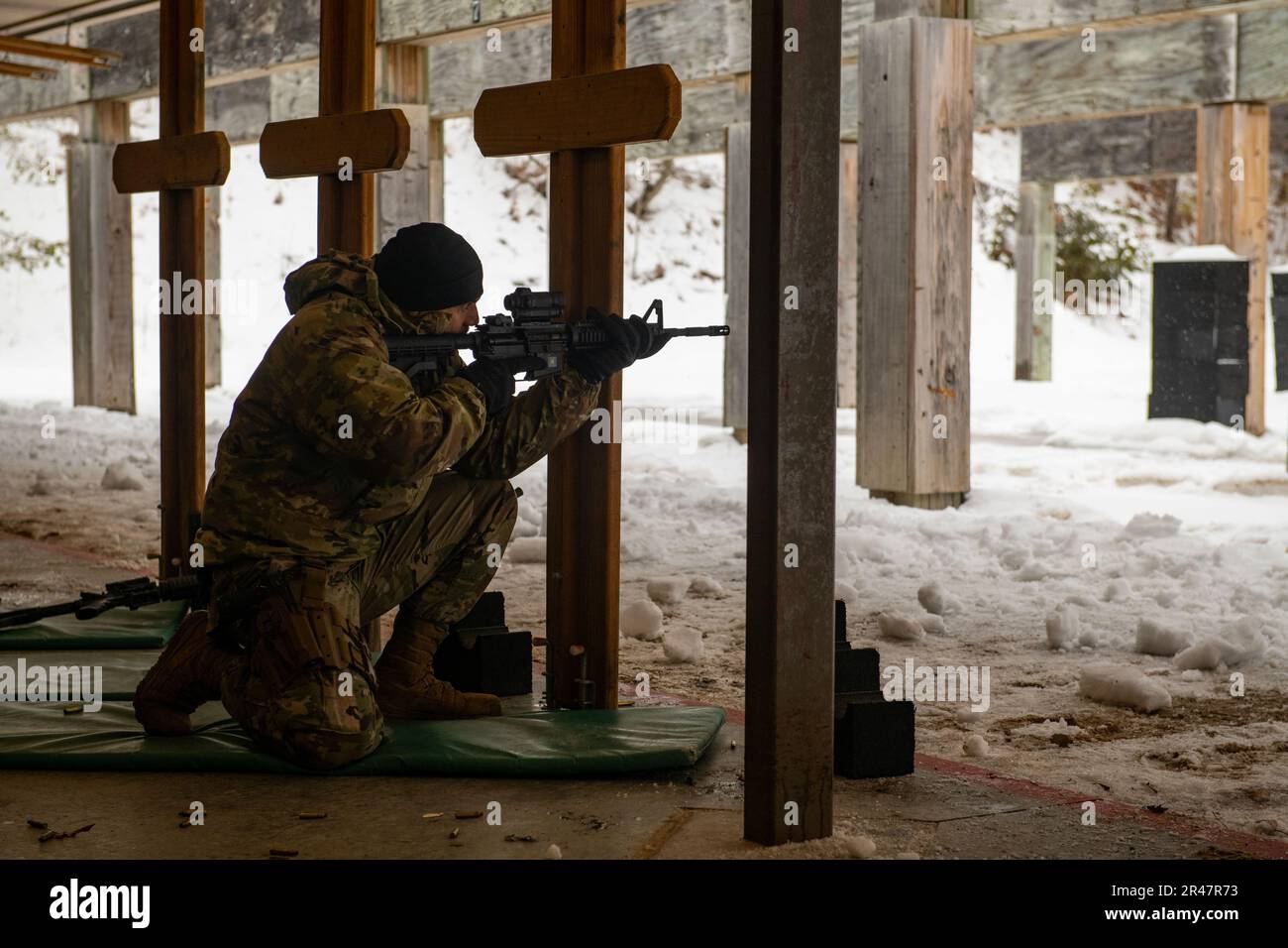 Position de tir à genoux Banque de photographies et d’images à haute ...