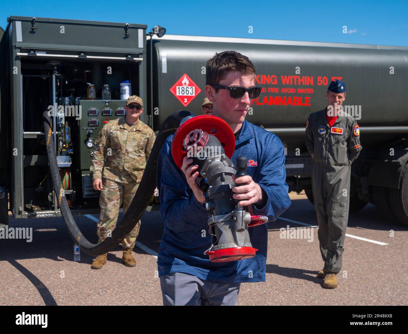 Camion fule Banque de photographies et d’images à haute résolution - Alamy