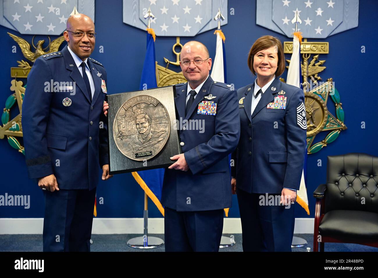 Le chef d'état-major de la Force aérienne, le général CQ Brown Jr. Et ...