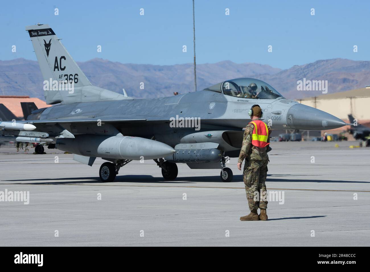 Drapeau rouge nellis 23 2 Banque de photographies et d’images à haute ...