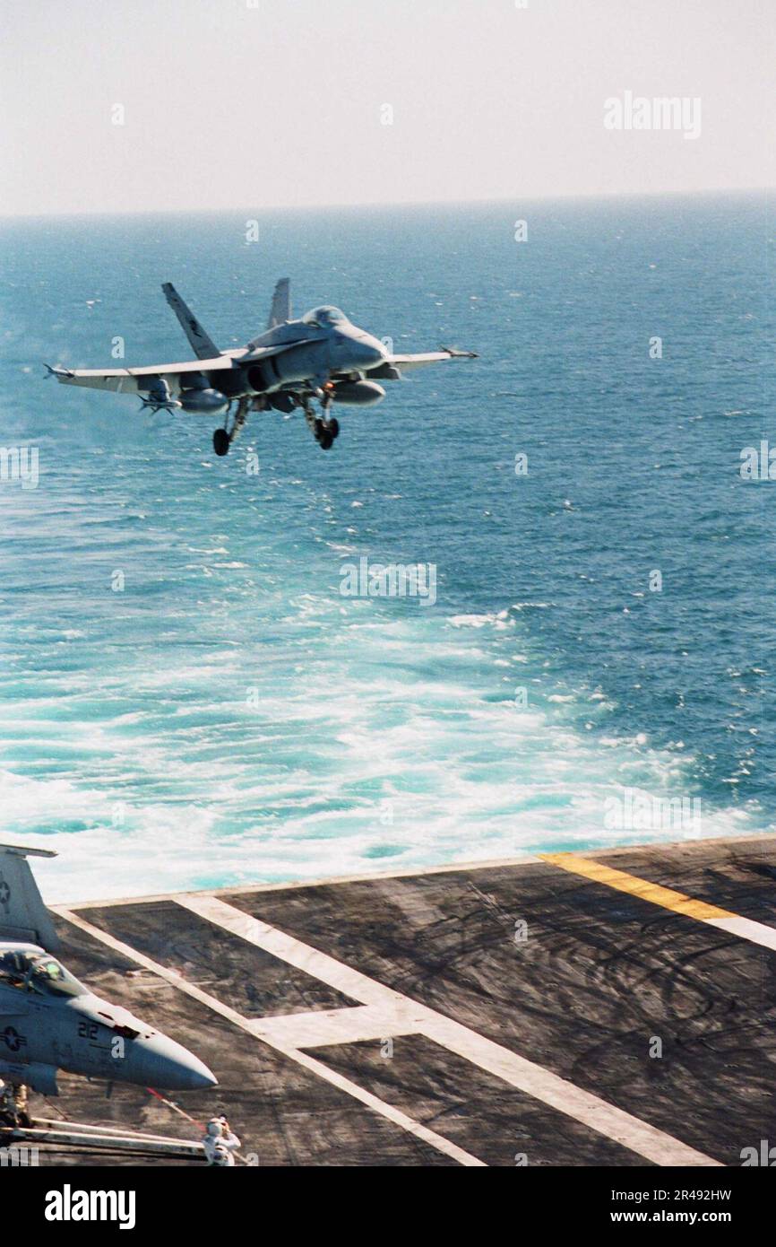US Navy un F-A-18C Hornet, affecté au Strike Fighter Squadron One One ...