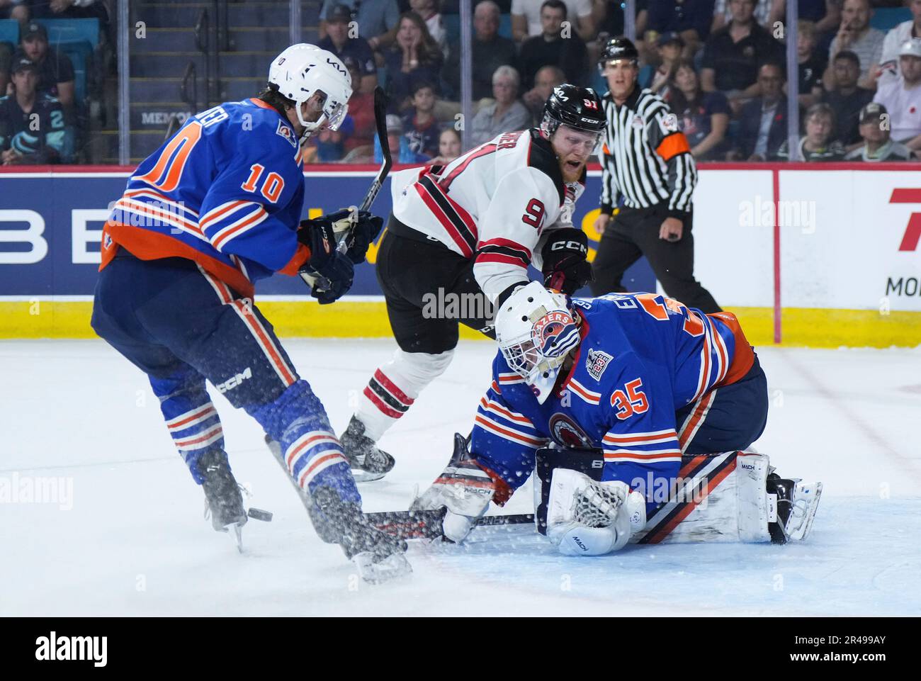 Kamloops Blazers goalie Dylan Ernst (35) stops Quebec Remparts' Nathan ...