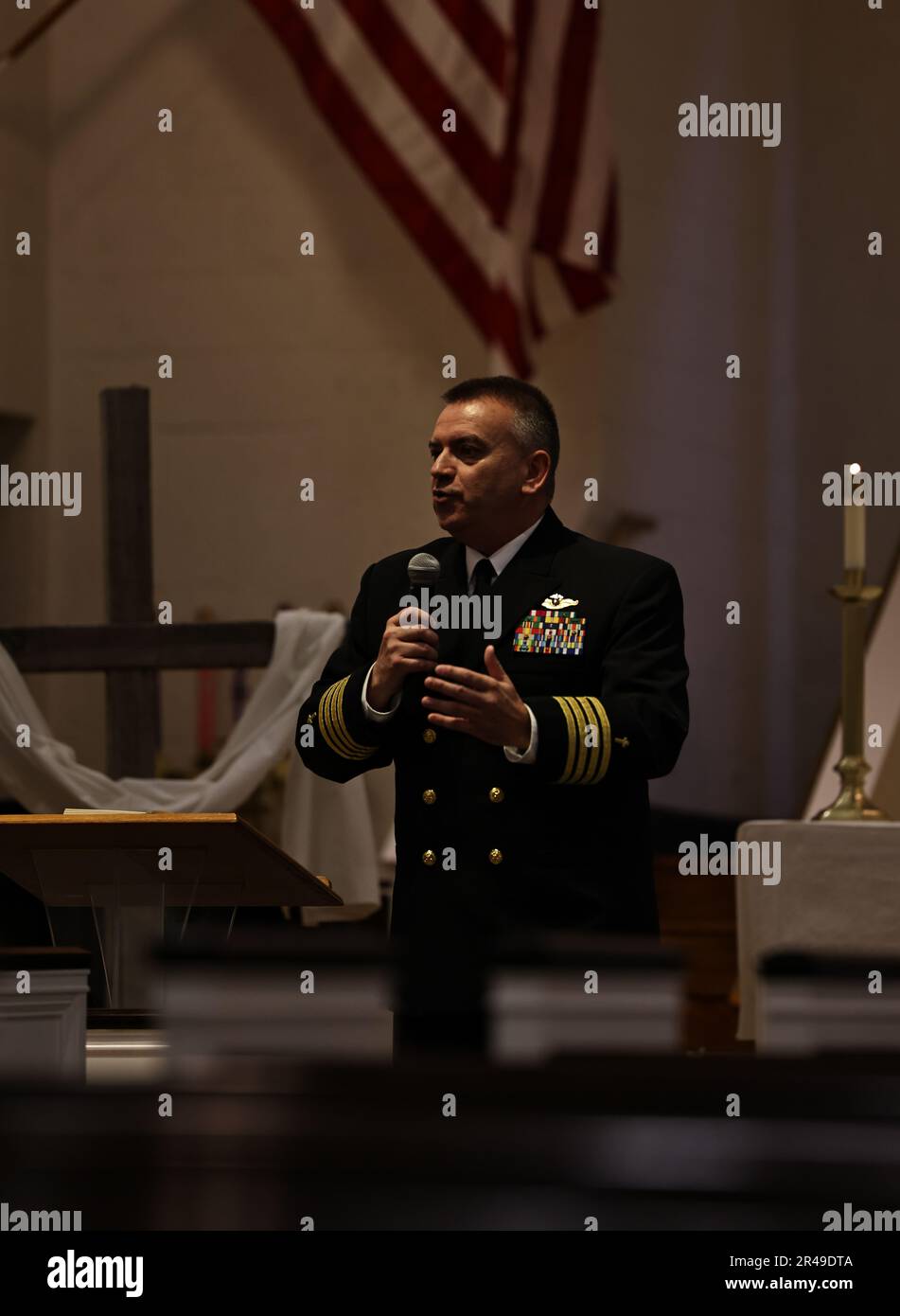ÉTATS-UNIS Le capitaine de la Marine James Peugh, aumônier de ...