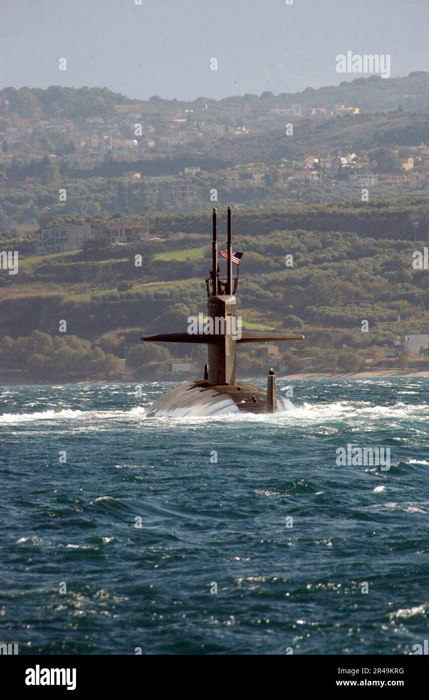L'USS Memphis (SSN 691) de la Marine AMÉRICAINE part en mer après un ...