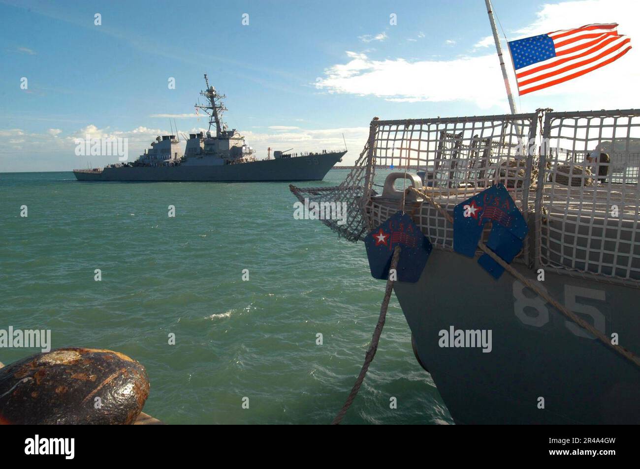 LE destroyer DE missile guidé USS Russell (DDG 59) se prépare à tirer ...