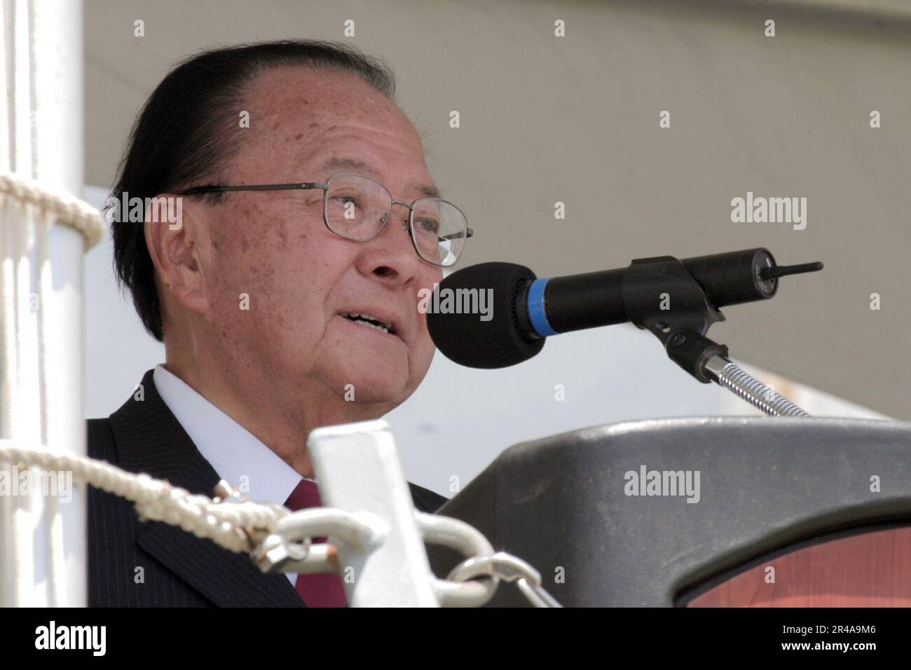 US Navy U.S. Le sénateur Daniel K. Inouye (D-HI) prend la parole lors ...