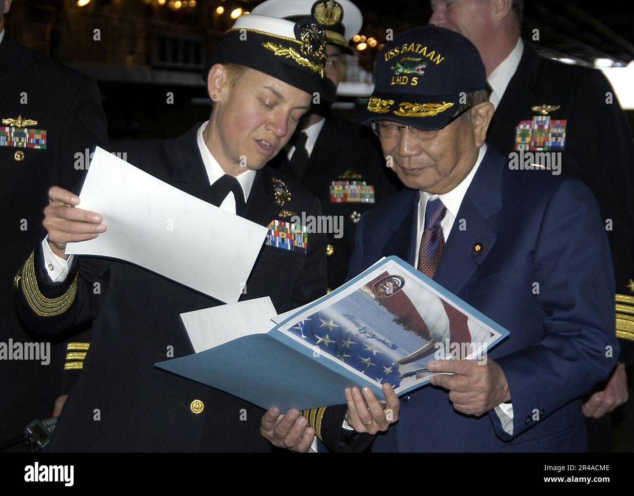 Uss bataan lhd 5 commanding officer Banque de photographies et d’images ...