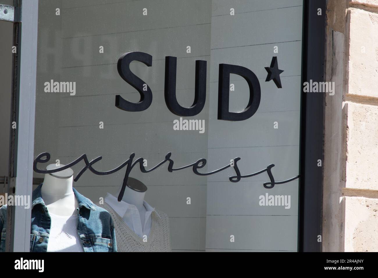 Logo sud express Banque de photographies et d’images à haute résolution ...