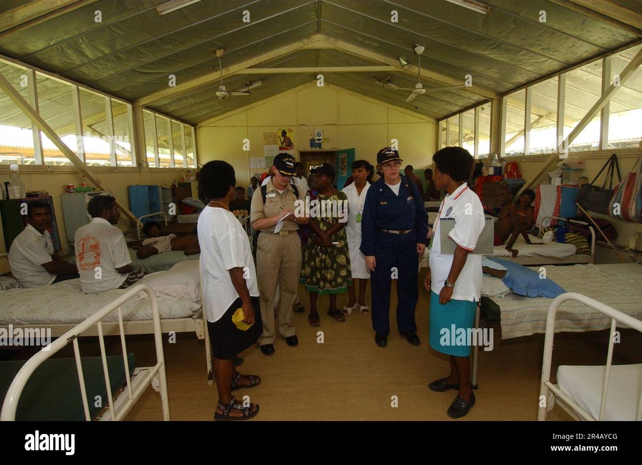 US Navy U.S. Les professionnels de la marine médicale à bord du navire ...