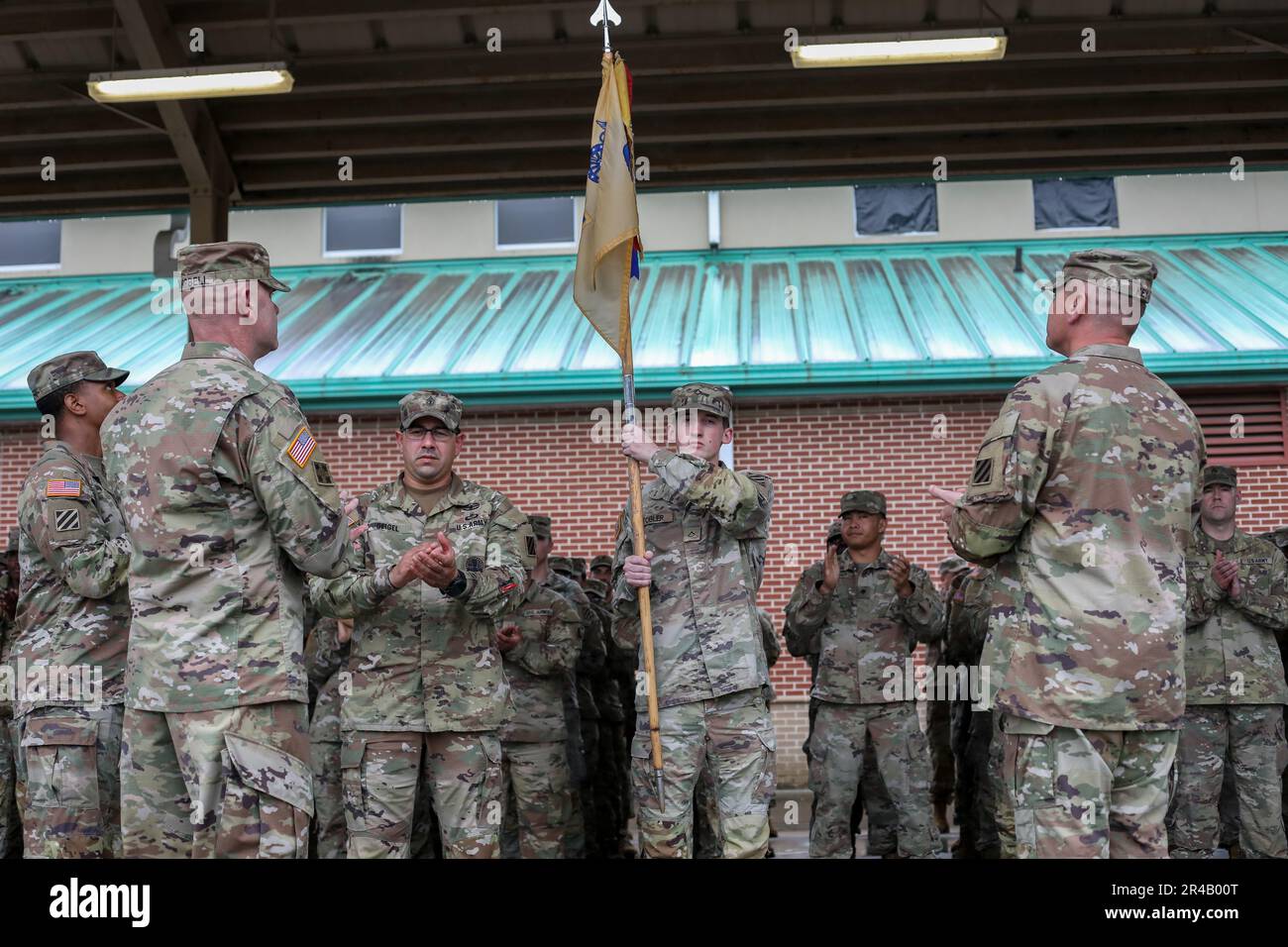 Les soldats affectés à la Compagnie des Quartermaster 135th, Bataillon ...