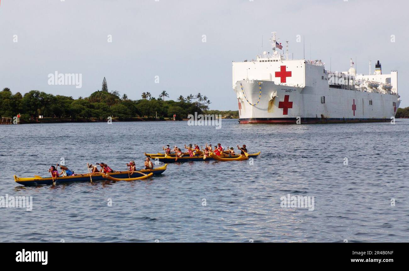 MARINE AMÉRICAINE le navire-hôpital USNS Mercy (T-AH 19) du ...