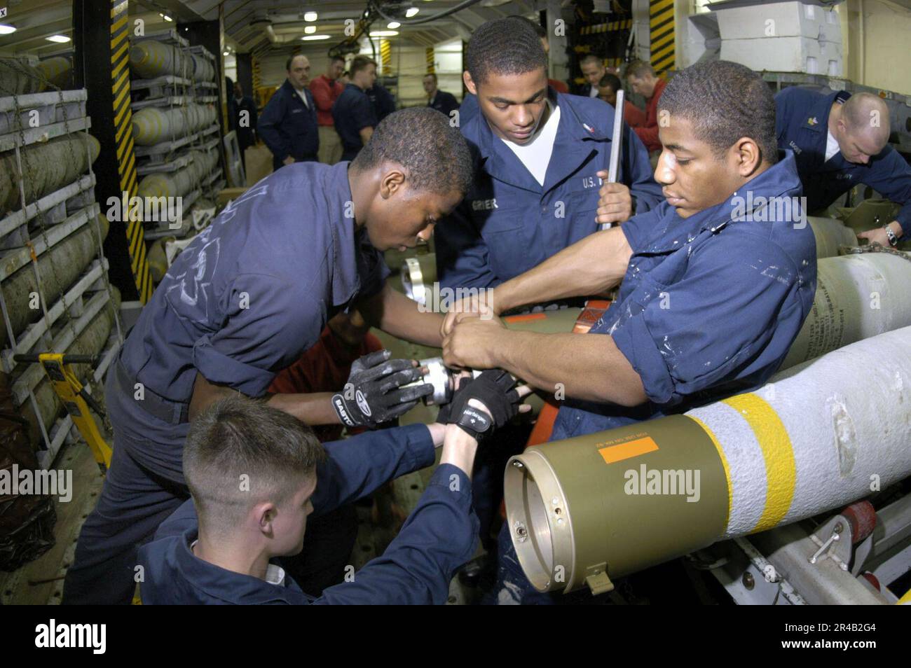 LES marins DE la Marine AMÉRICAINE affectés au département des armes ...