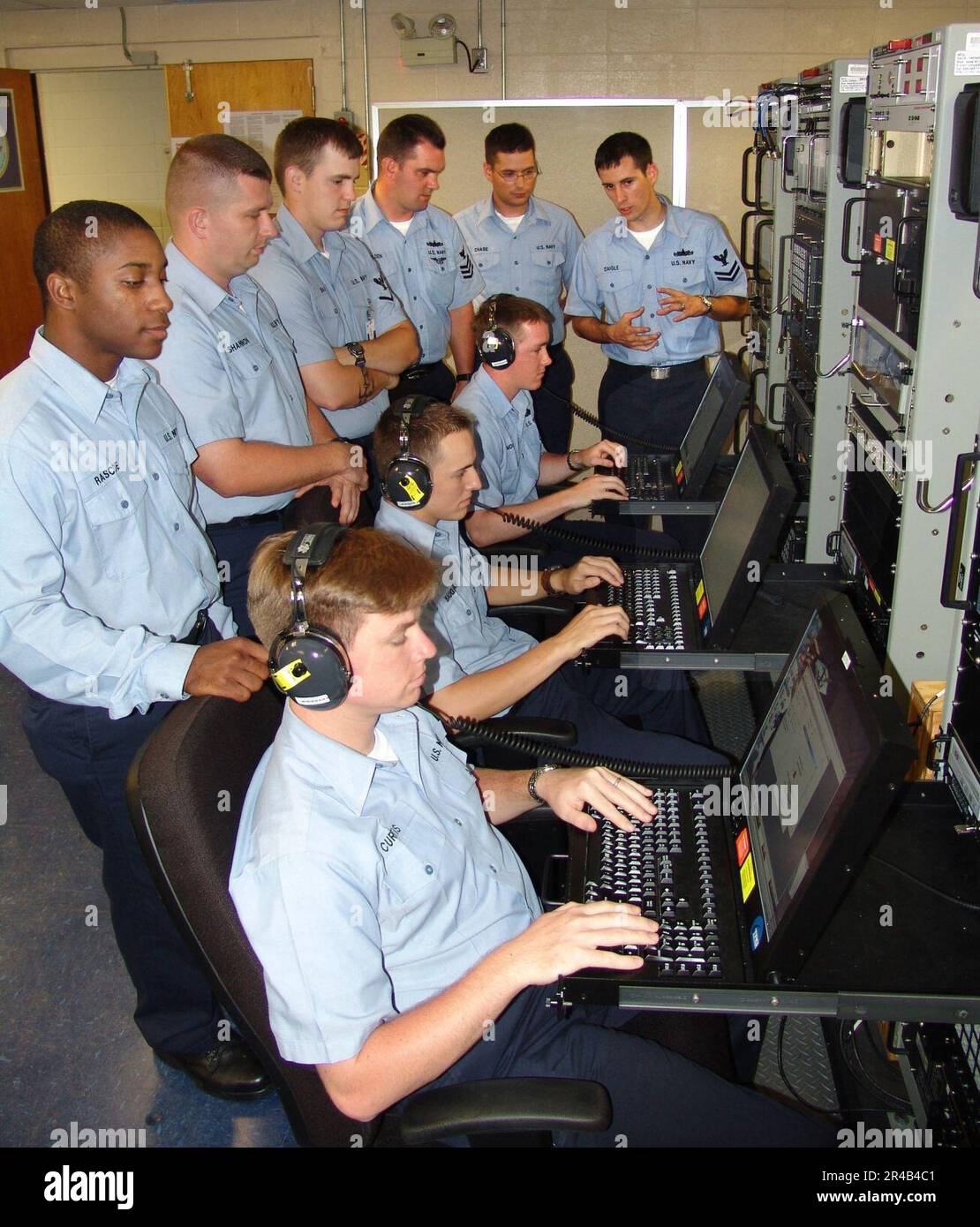 LA classe 2nd du technicien en cryptographie DE la Marine AMÉRICAINE ...