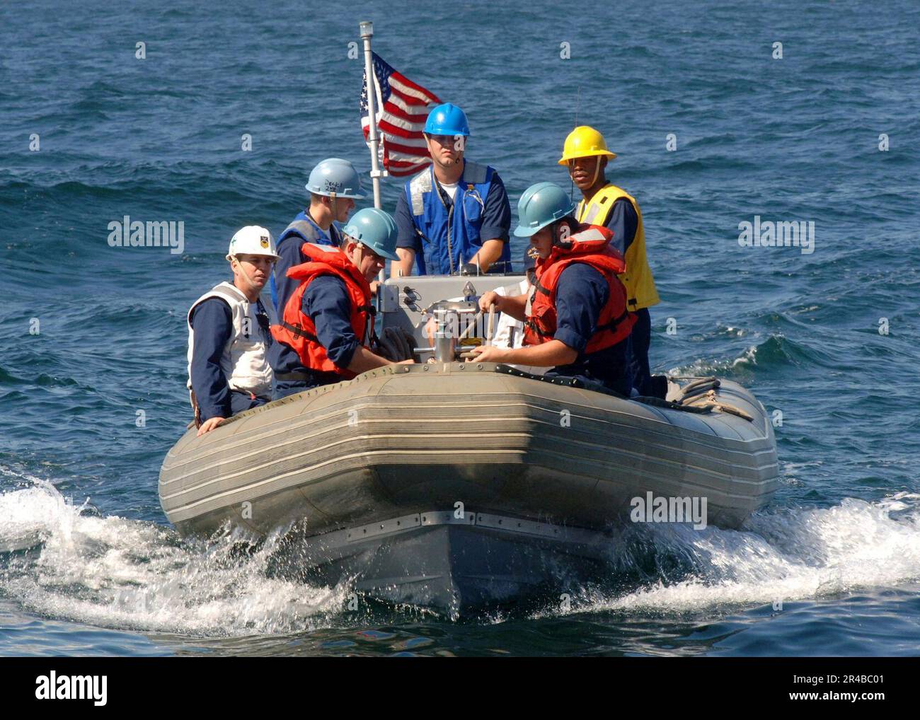 LES marins DU département DU pont DE LA MARINE AMÉRICAINE à bord d'un ...