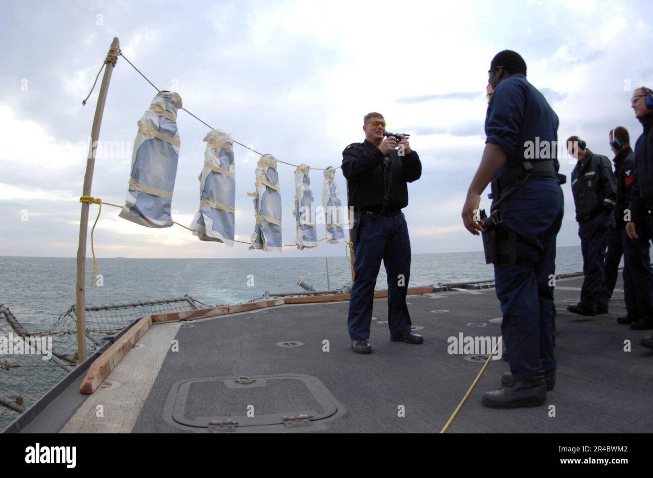 LES marins DE LA Marine AMÉRICAINE reçoivent une formation sur un ...