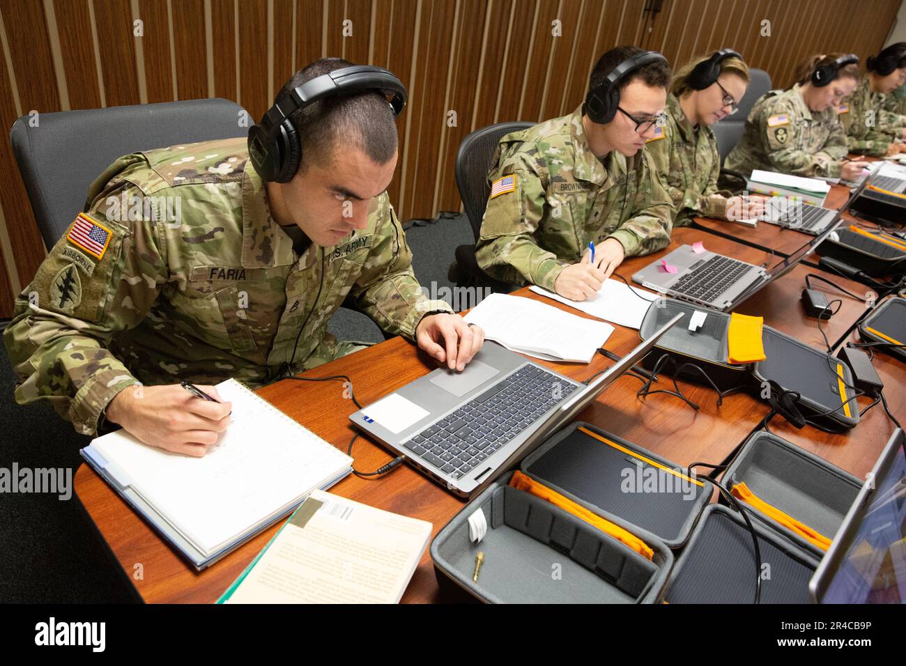 La Brigade du renseignement militaire de 300th de la Garde nationale de ...