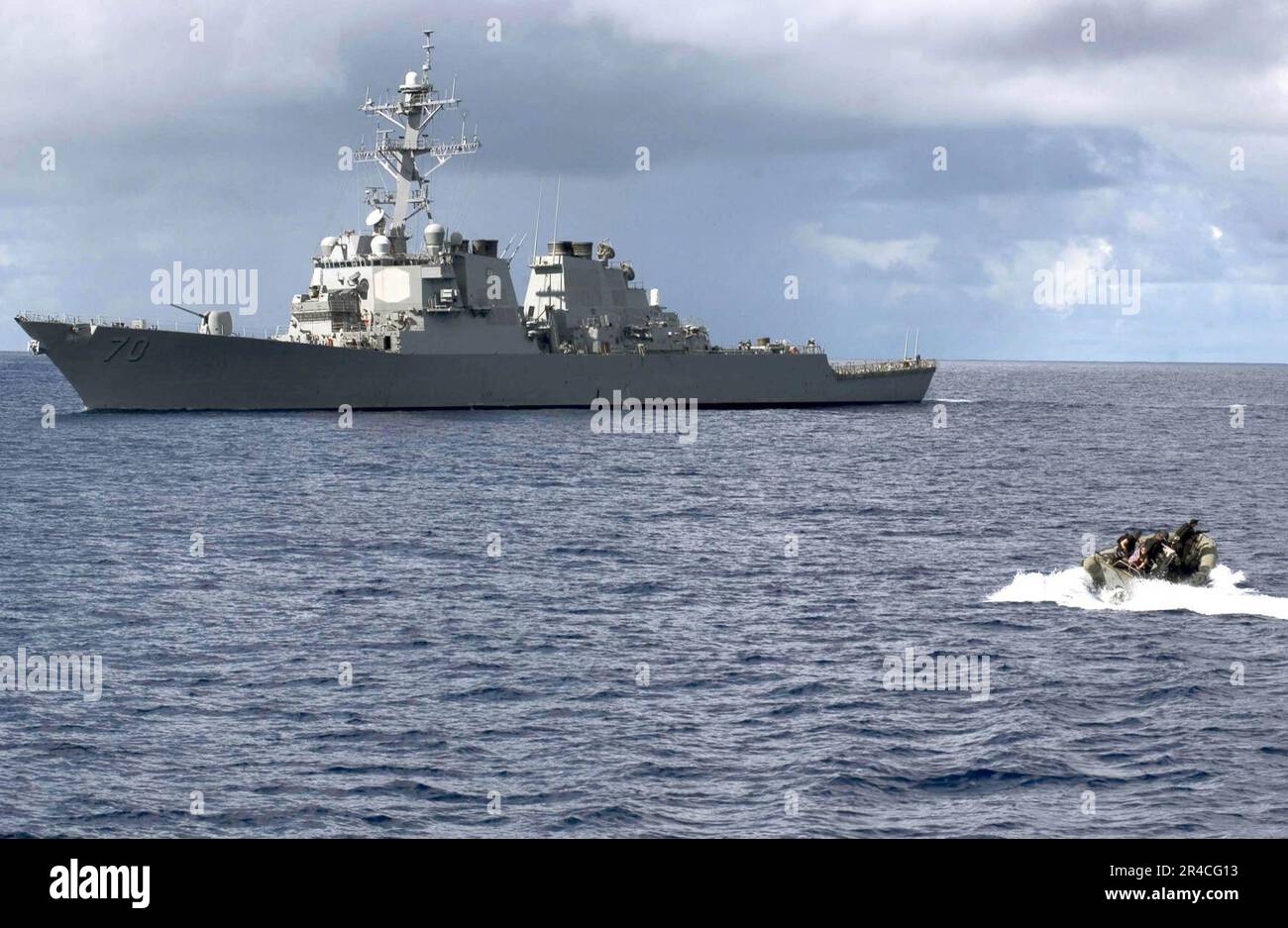 US Navy Une équipe de visites, de perquisitions et de saisies (VBSS ...