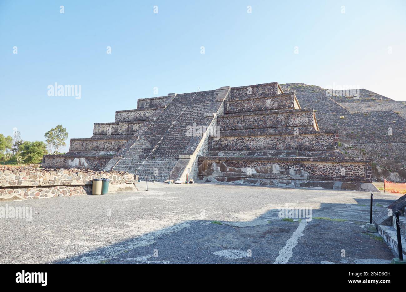 La Pyramide de la Lune à Teotihuacan, au Mexique, l'une des pyramides les plus emblématiques du ...