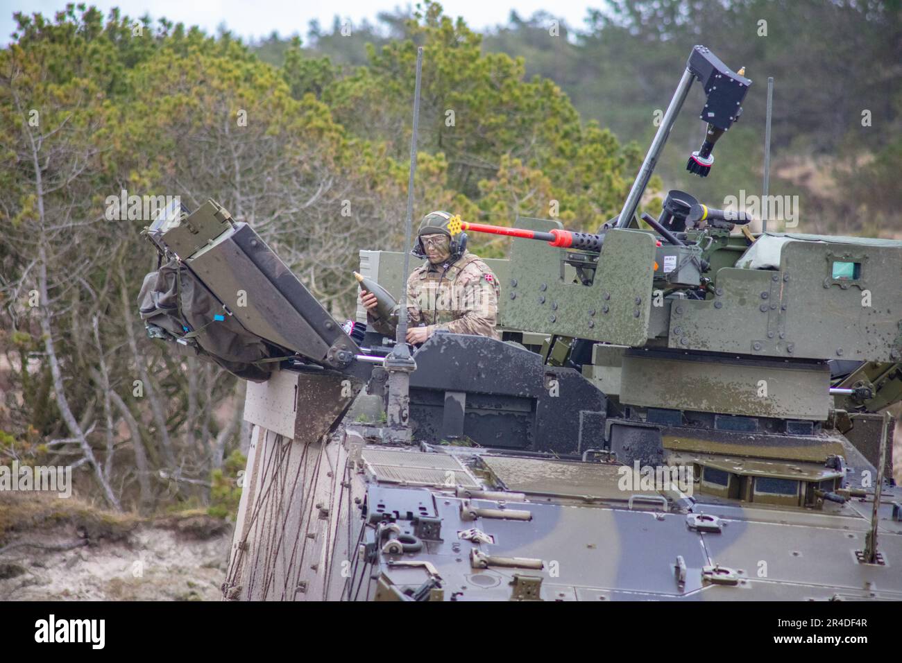 Les soldats danois affectés au bataillon d'artillerie 1st effectuent ...