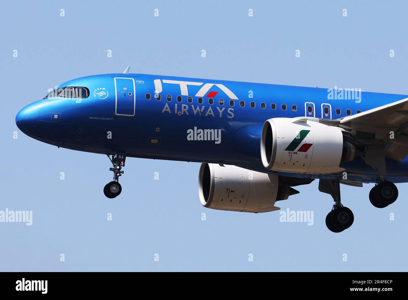 L'ACCORD d'ITA AIRWAYS AVEC LUFTHANSA A TROUVÉ dans la photo un Airbus ...