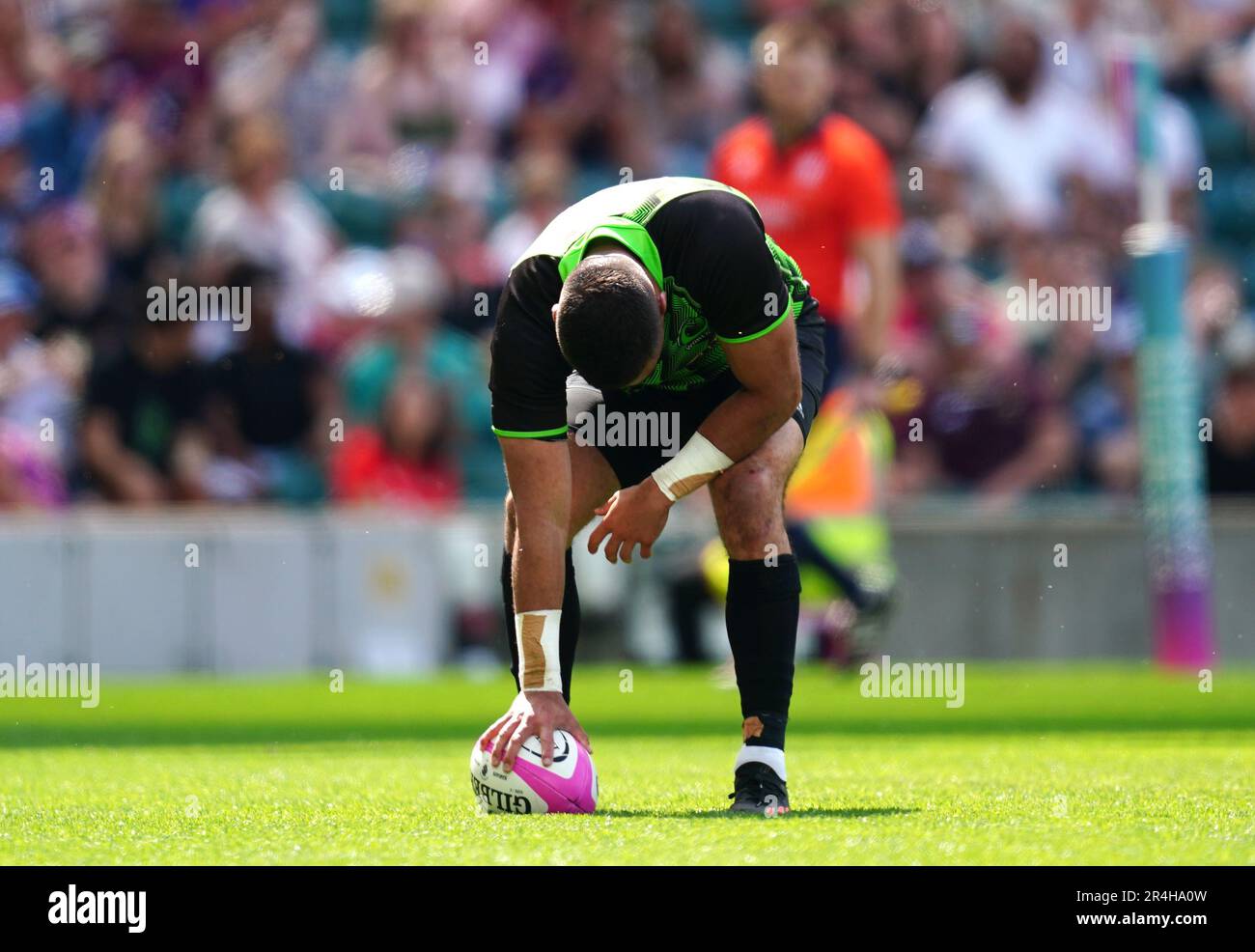 Bryn Hall du World XV célèbre son essai lors du match de la coupe ...