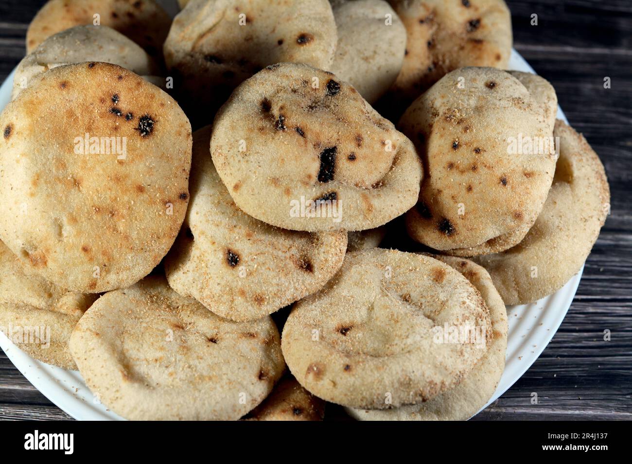 Mini pain plat traditionnel égyptien avec son de blé et farine, petit ...