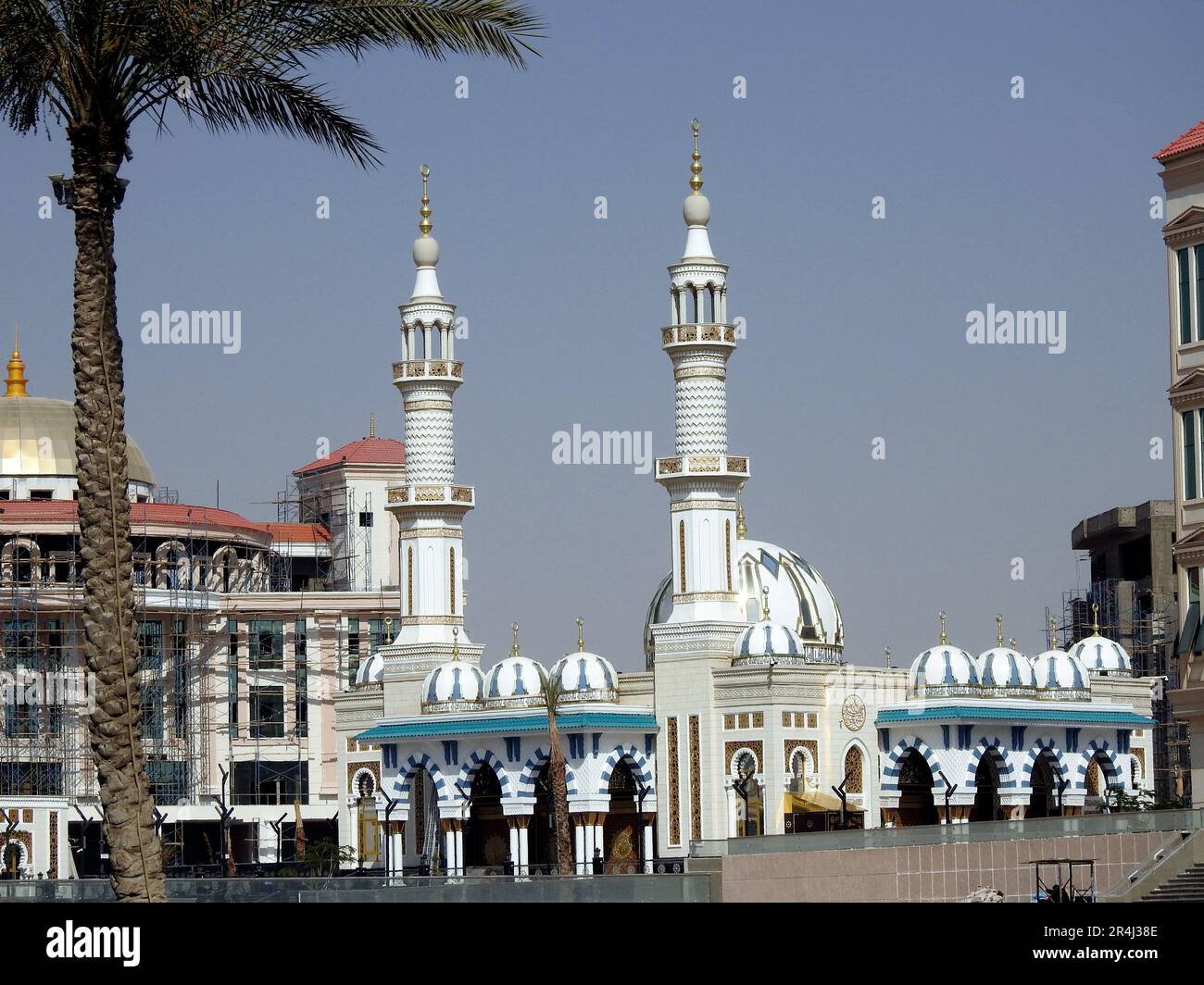 Le Caire, l'Egypte, 13 mai 2023: Une magnifique mosquée blanche au ...