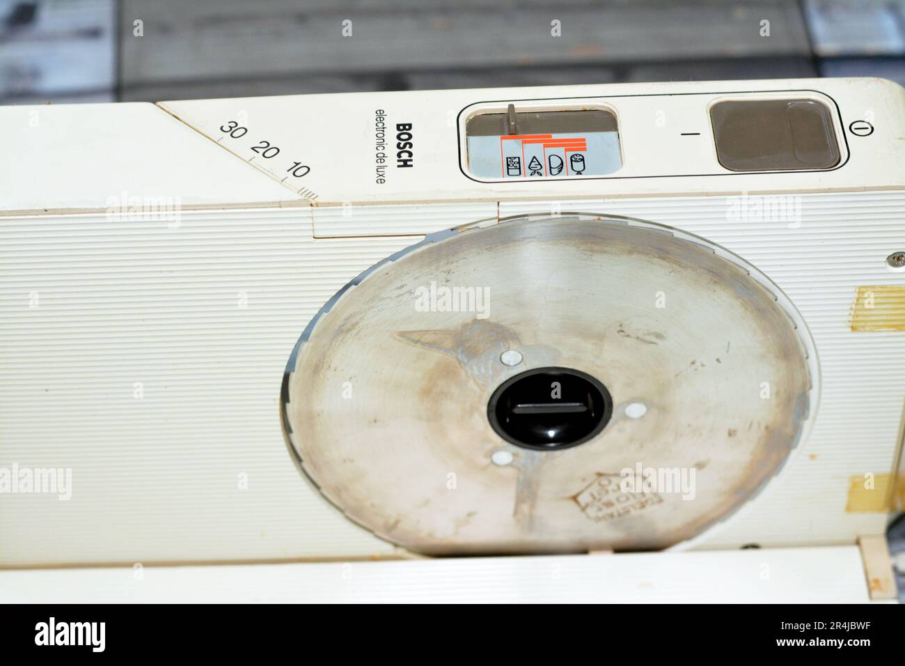 Le Caire, Egypte, 18 mai 2023: Trancheuse Bosch electronic de luxe pour ...