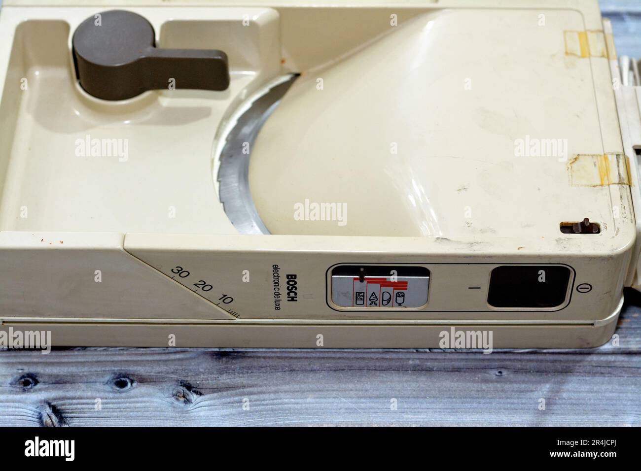 Le Caire, Egypte, 18 mai 2023: Trancheuse Bosch electronic de luxe pour ...