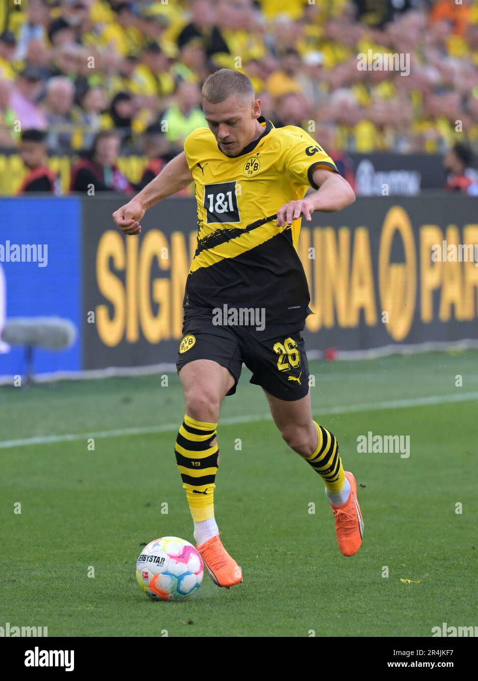 DORTMUND - Julian Ryerson de Borussia Dortmund pendant le match de ...
