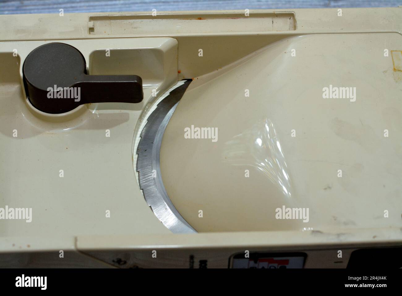 Le Caire, Egypte, 18 mai 2023: Trancheuse Bosch electronic de luxe pour ...