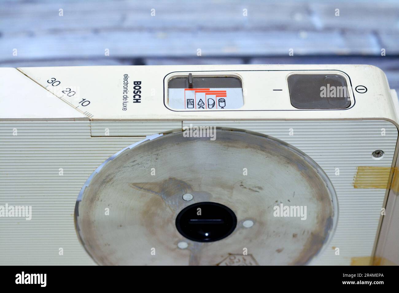 Le Caire, Egypte, 18 mai 2023: Trancheuse Bosch electronic de luxe pour ...
